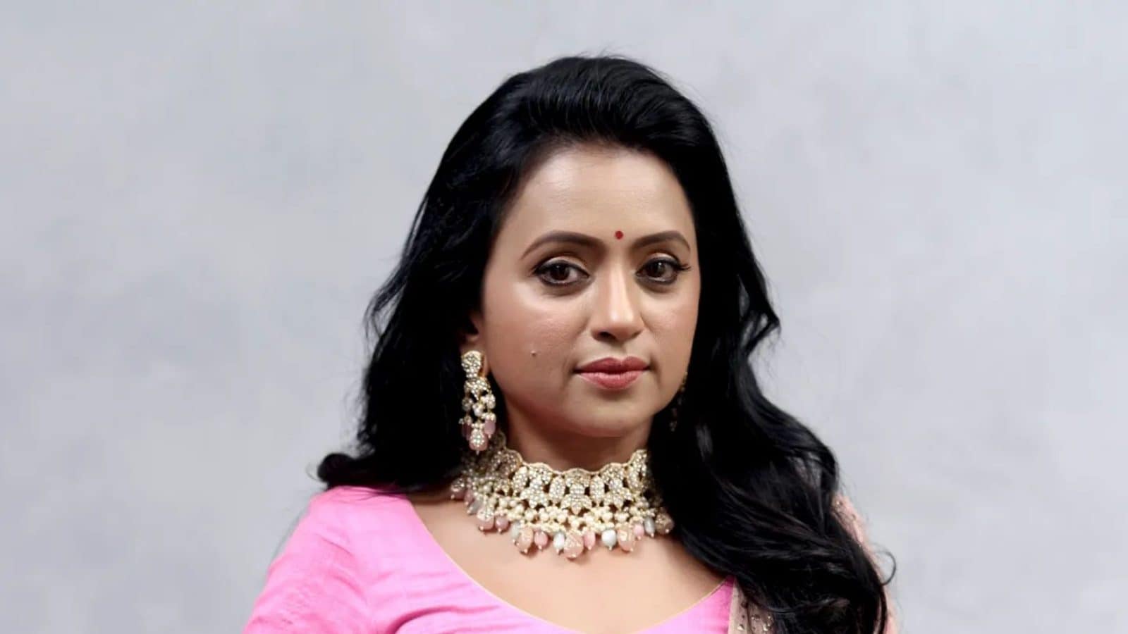 Anchor Suma: పింక్ డ్రెస్‌లో Anchor Suma: పింక్ డ్రెస్‌లో మరింత అందంగా ...