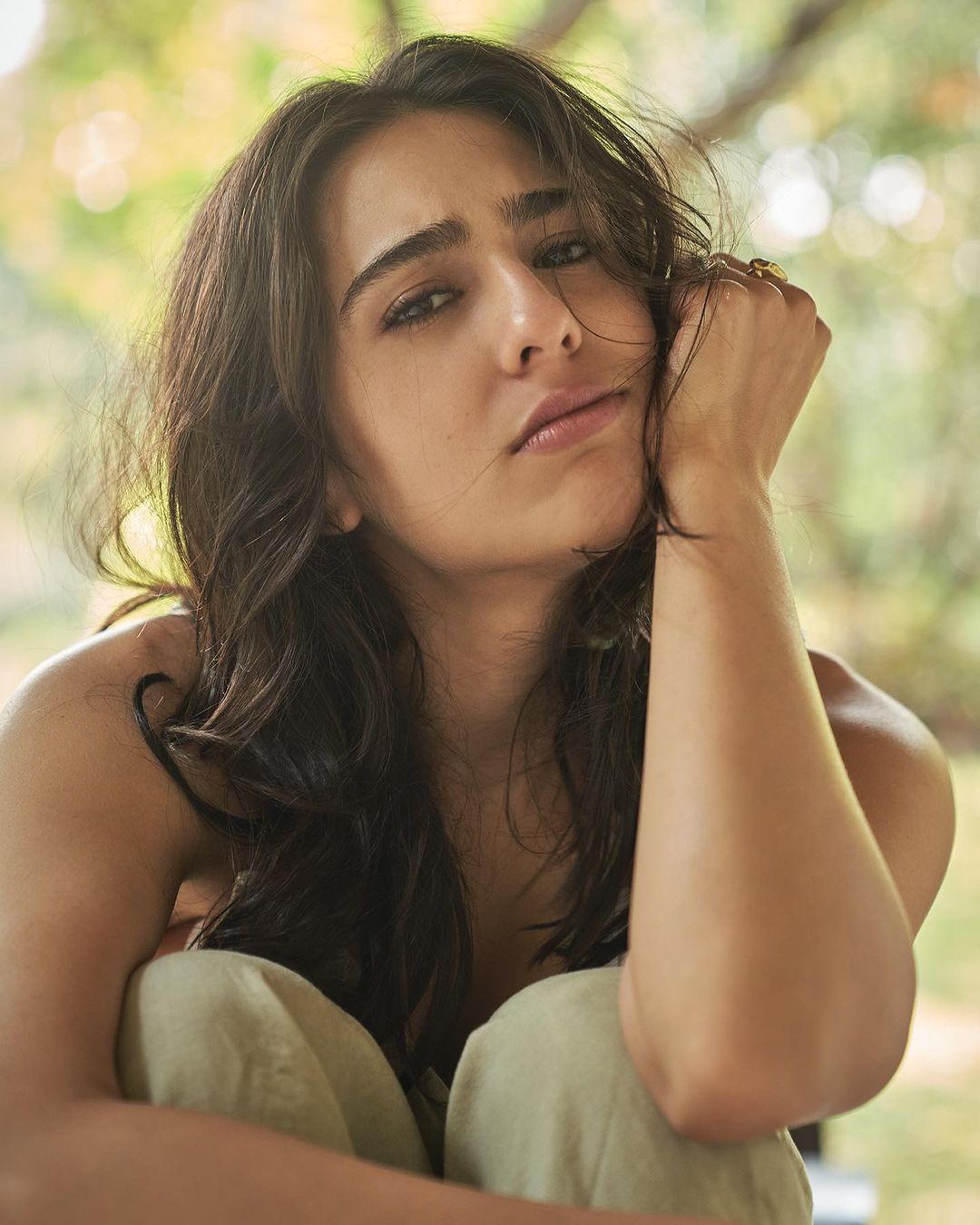 Sara Ali Khan Mowgli Look: పచ్చని ప్రకృతి మధ్య పడుచు పిల్ల.. పరవశంలో ...