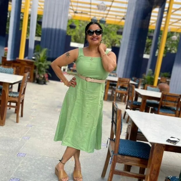 Pragathi: డోలు మీద కూర్చొని ప్రగతి డాన్స్.. బరువు మోయలేకపోతున్నాడన్న నెటిజన్..! | సినిమా ...