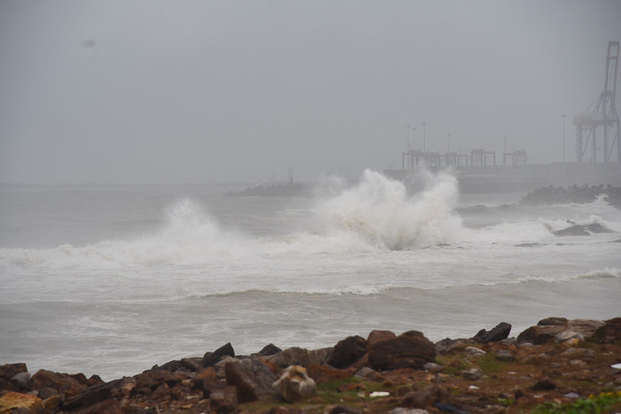 AP Cyclone Alert: ఏపీకి తుఫాన్ హెచ్చరిక.. ఈ జిల్లాలకు అలర్ట్.. – News18 ...