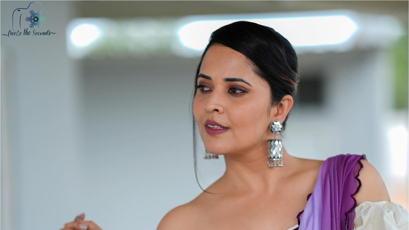 Anchor Anasuya : వెరైటీ చీరకట్టులో మరోసారి కనుల విందు చేసిన యాంకర్ ...