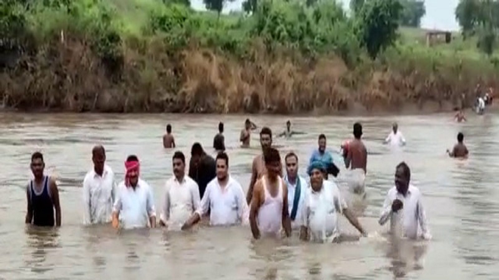 Asifabad mla atram sakku went to flood victims in rain and flood to ...