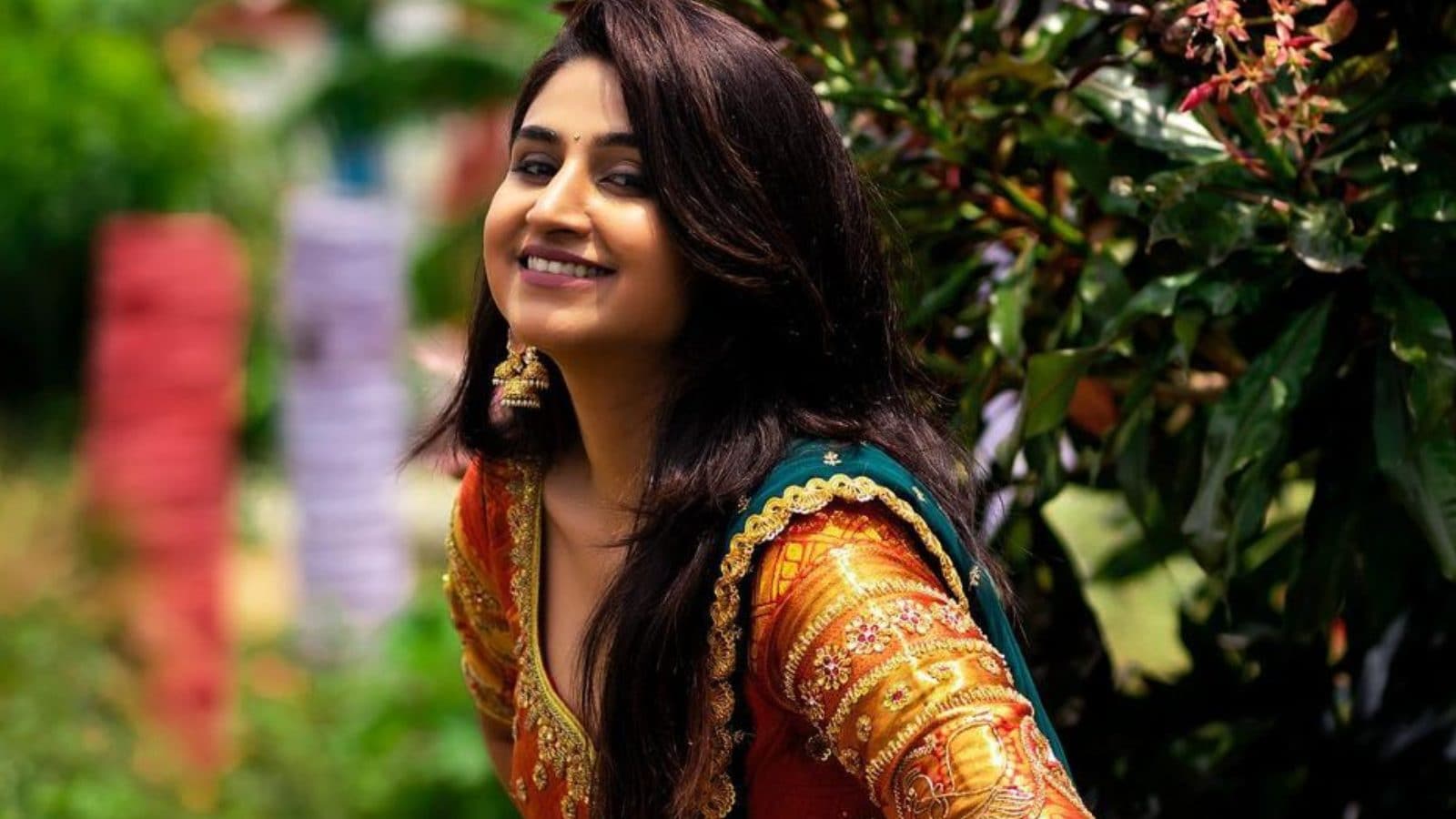 Anchor Varshini : లంగా ఓణీలో నడుమందాలతో అదరగొట్టిన యాంకర్ వర్షిణి ...