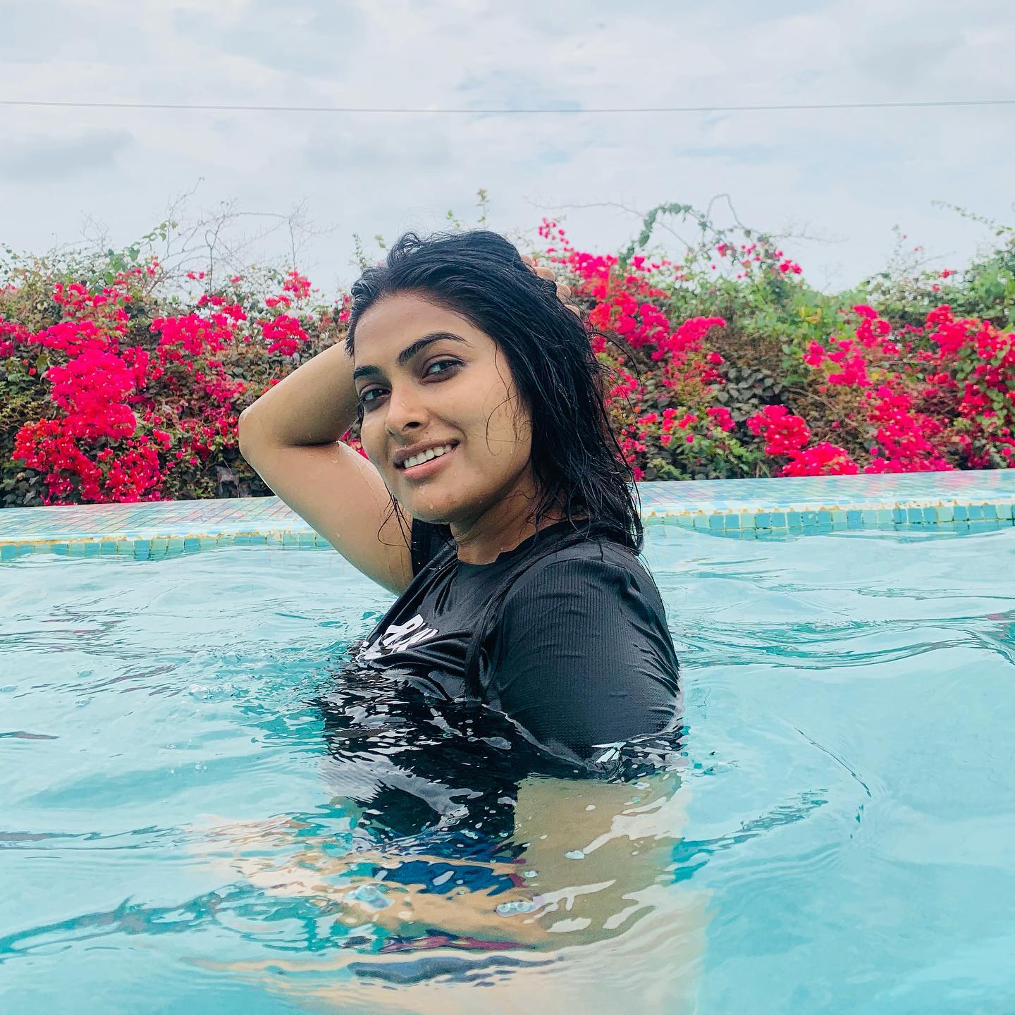 తడి అందాలతో మరోసారి సోకుల విందు చేసిన దివి.. వైరల్ అవుతోన్న స్విమ్మింగ్ ...