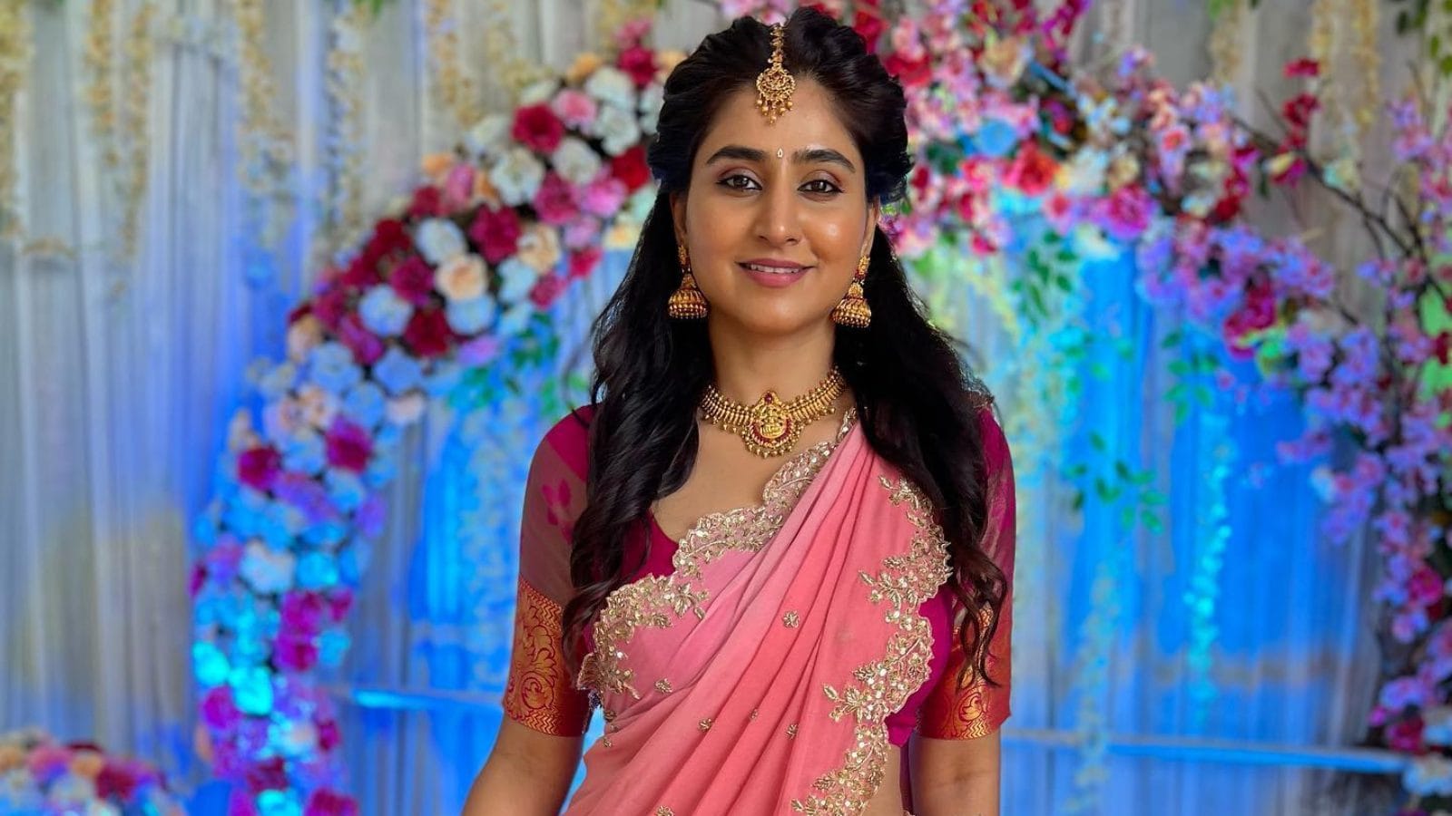 Anchor Varshini : లంగా ఓణీలో అదిరిన హాట్ యాంకర్ వర్షిణి సౌందరరాజన్ ...