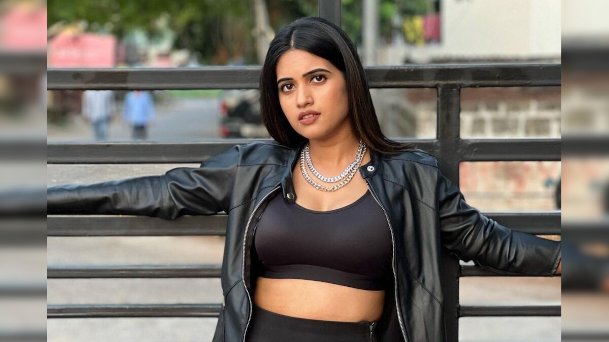 Anchor Sravanthi : లెదర్ జాకెట్‌లో పరువాల విందు చేసిన యాంకర్ స్రవంతి ...