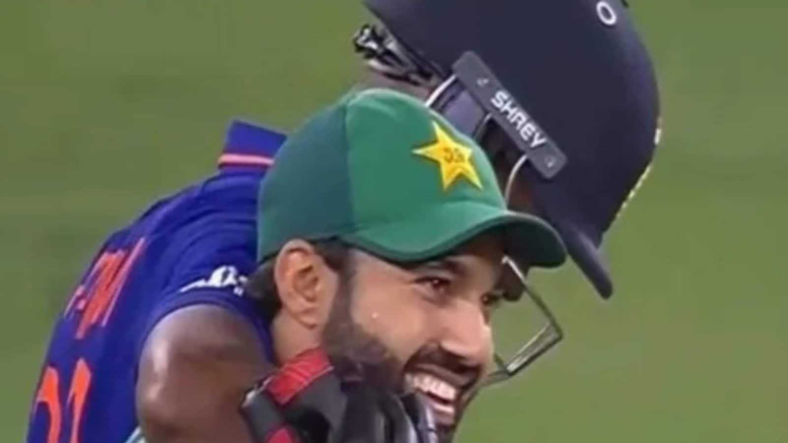 IND vs PAK : పంటి కింద రాయిలా పాక్ వికెట్ కీపర్.. ఓవరాక్షన్ చూడలేక ...