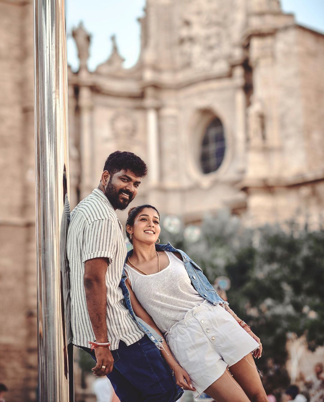 Nayanthara : నయనతార ముక్కుపై ముద్దు పెట్టిన ఆ కుర్ర దర్శకుడు.. వైరల్ ...