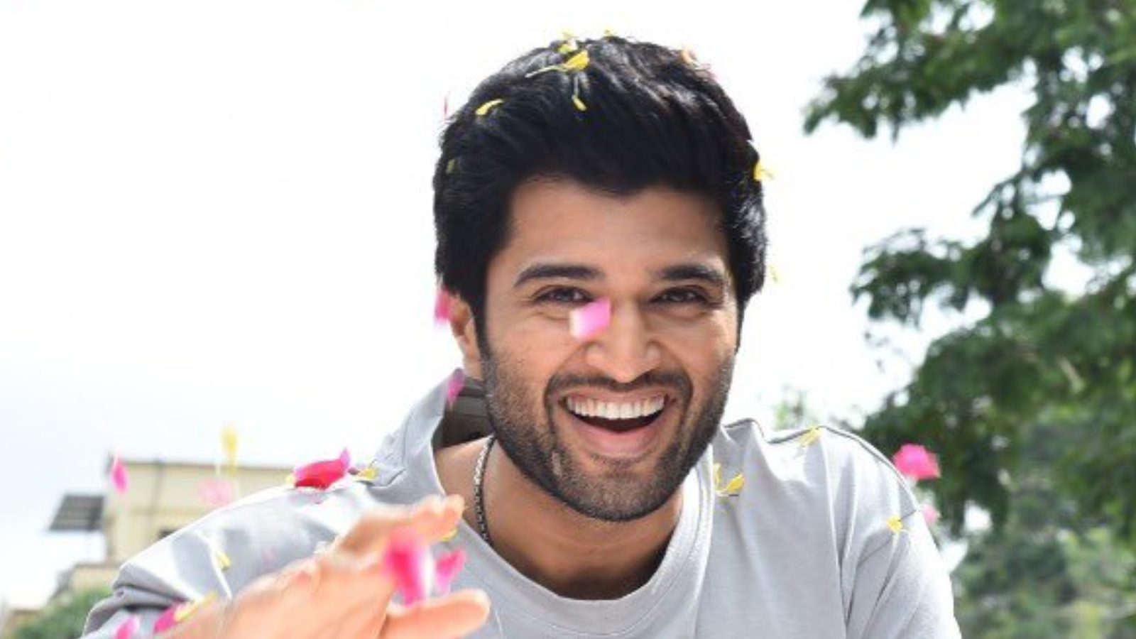 Vijay Devarakonda : మార్చి రెండో వారం నుంచి విజయ్ ఖుషి షురూ.. ఏకధాటిగా ... Vijay Devarakonda : మార్చి రెండో వారం నుంచి విజయ్ ఖుషి షురూ.. ఏకధాటిగా ...