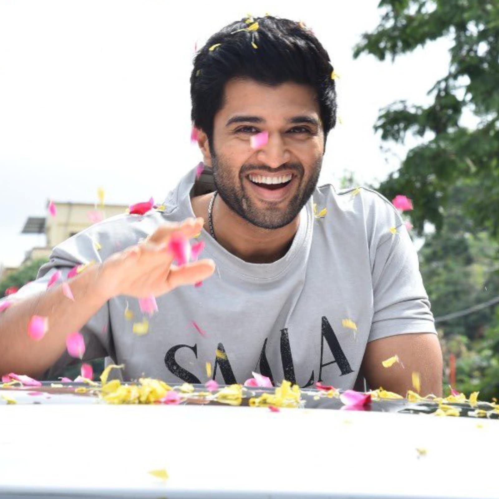 Vijay Devarakonda: పూరి, ఛార్మిలకు అండగా విజయ్ దేవరకొండ.. కోట్ల రూపాయల ...