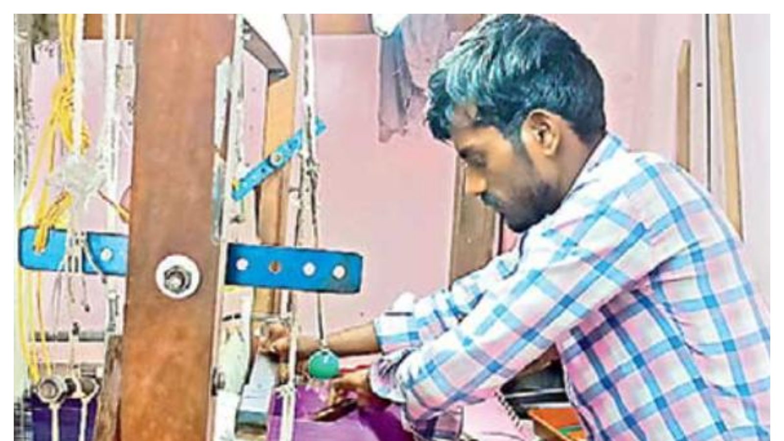 National Handloom Day 2022: చేయి లేదు.. కాలు పనిచేయదు.. కానీ వీళ్లుచేసే ...