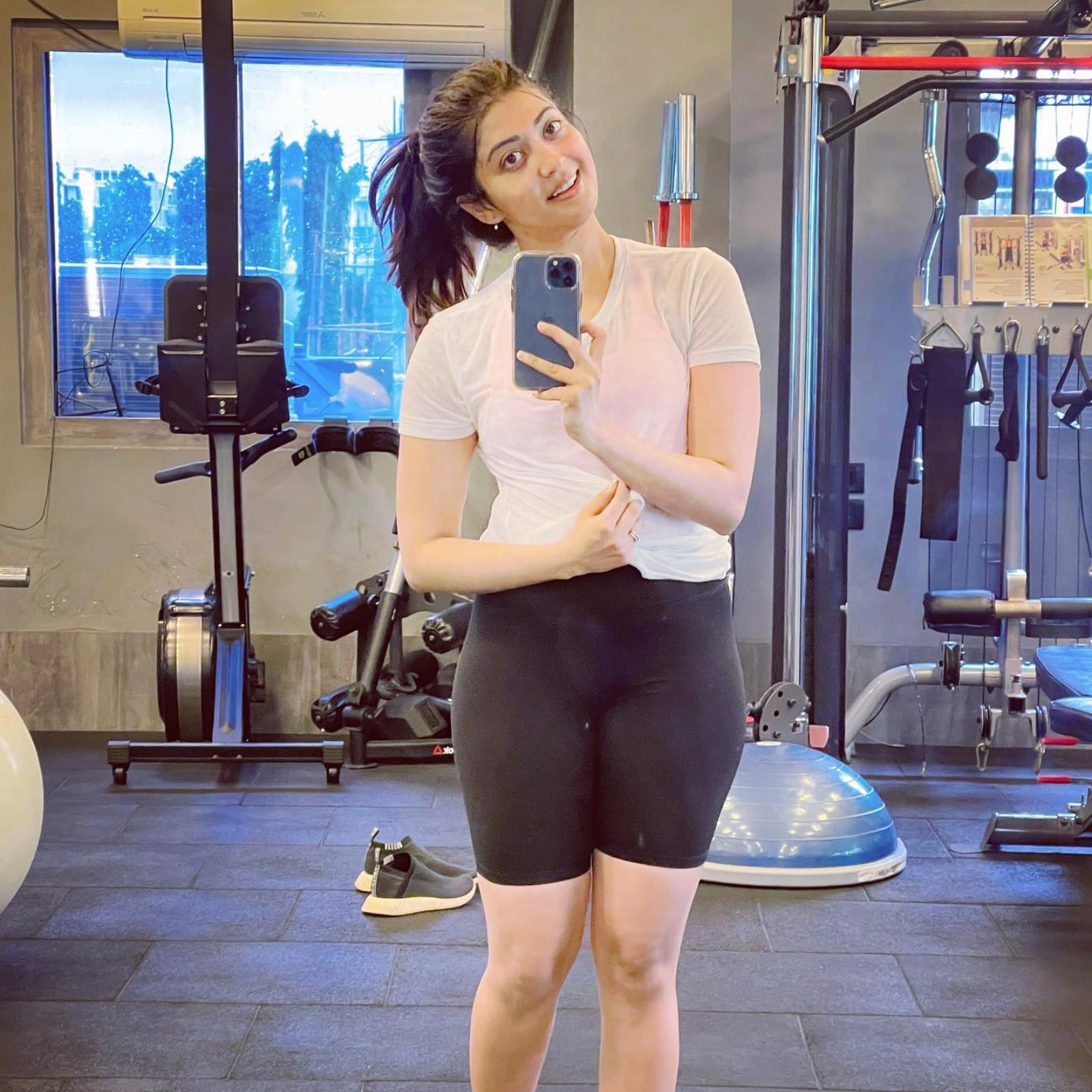 Pranitha Subhash:జిమ్‌లో హాట్ వర్కౌట్స్‌‌తో కేక పుట్టిస్తోన్న ప్రణీత ...