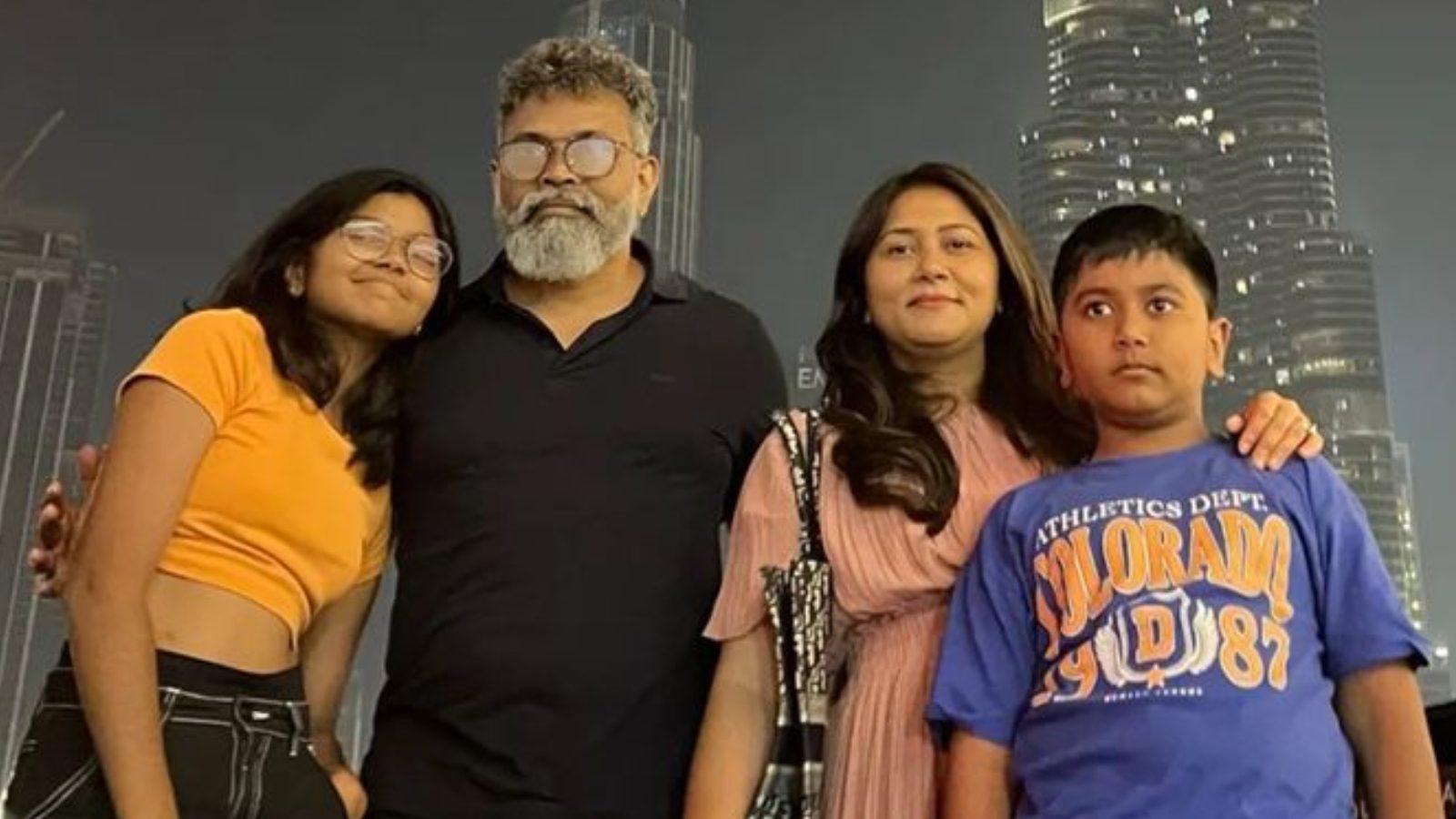 Sukumar : ఫ్యామిలీతో కలిసి దుబాయ్‌లో ఎంజాయ్ చేస్తోన్న సుకుమార్.. పిక్స్ ...