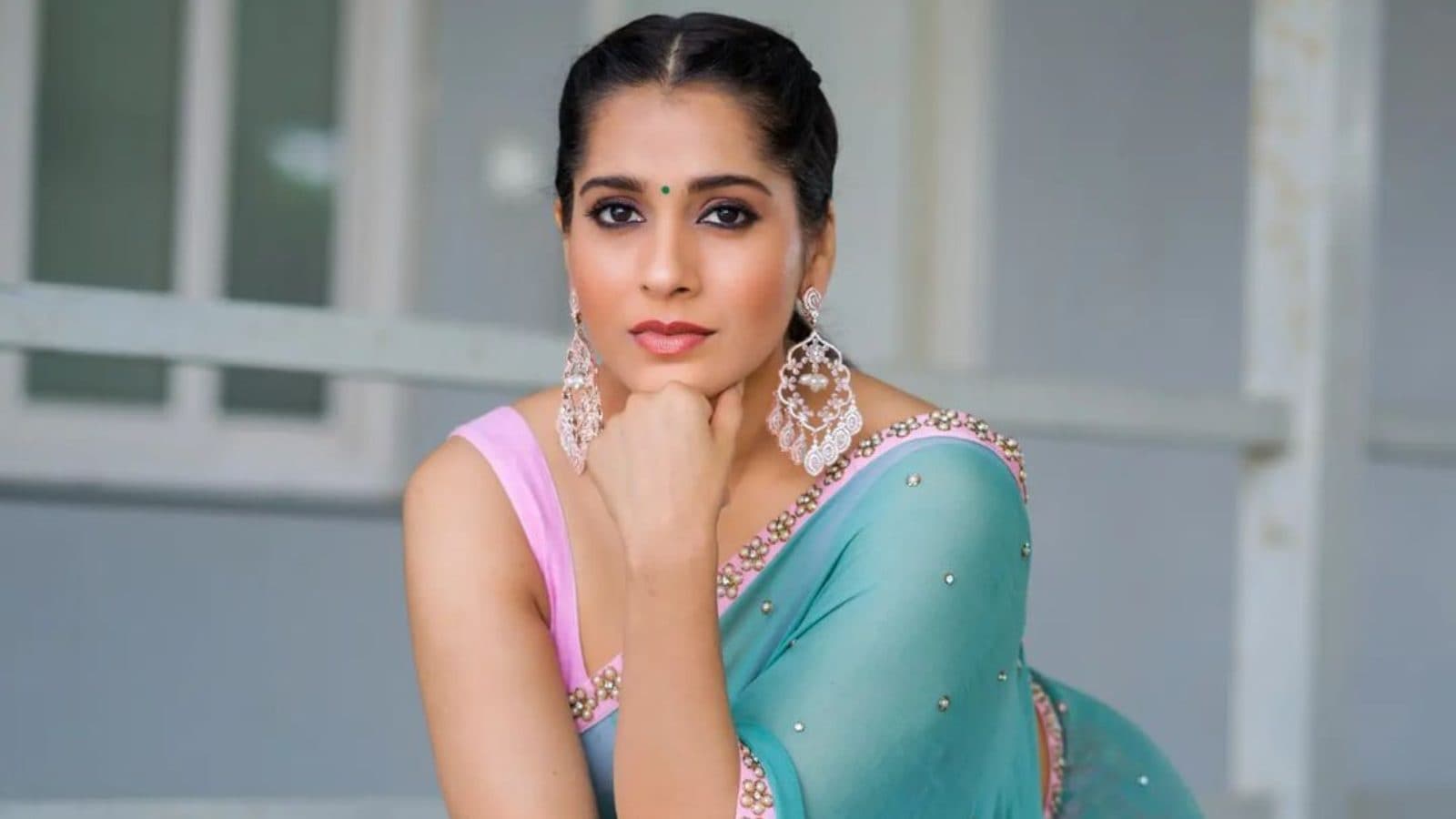 Rashmi Gautam: పలుచని చీరలో పిచ్చెక్కించిన రష్మి.. ఆహా అనాల్సిందే ...