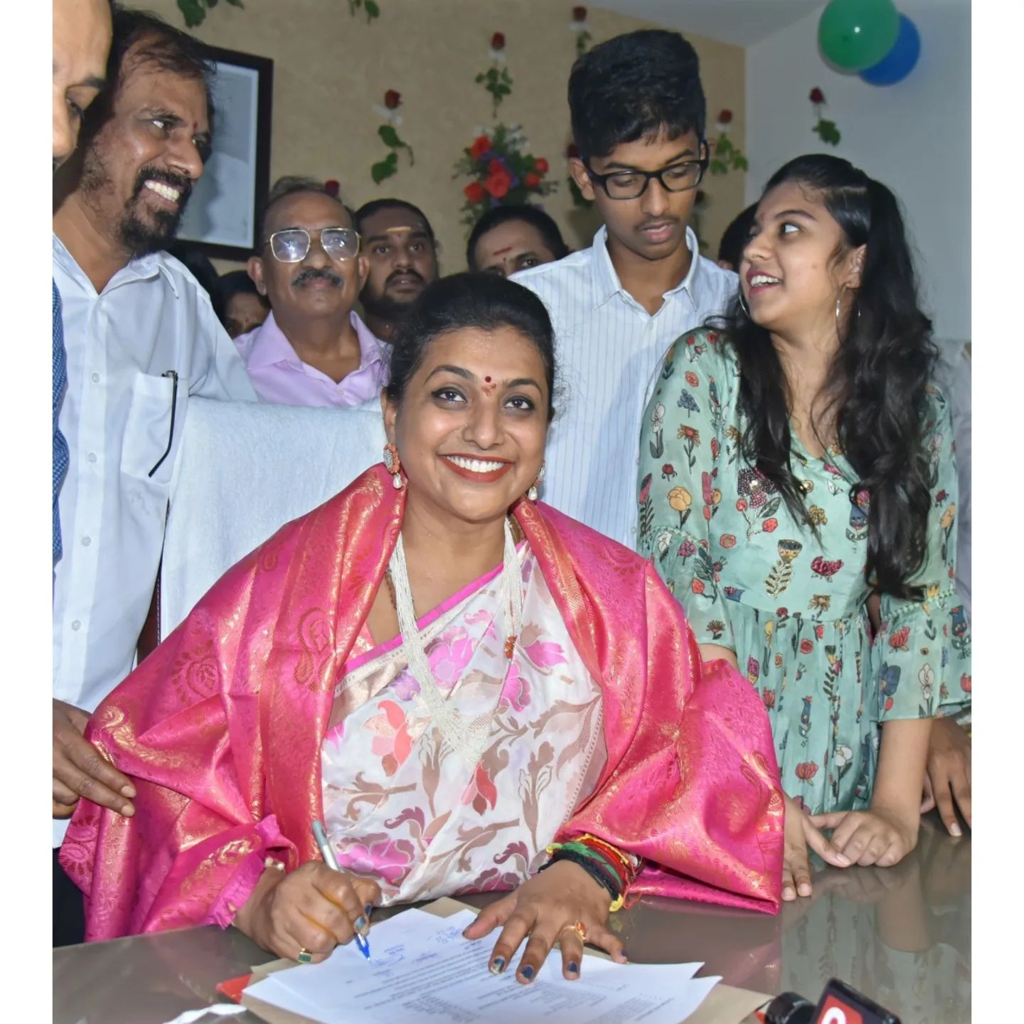 కూతురు విషయంలో మినిష్టర్ రోజా ఏమోషనల్ పోస్ట్.. నాకు కూతురువే కాదంటూ.. – News18 తెలుగు