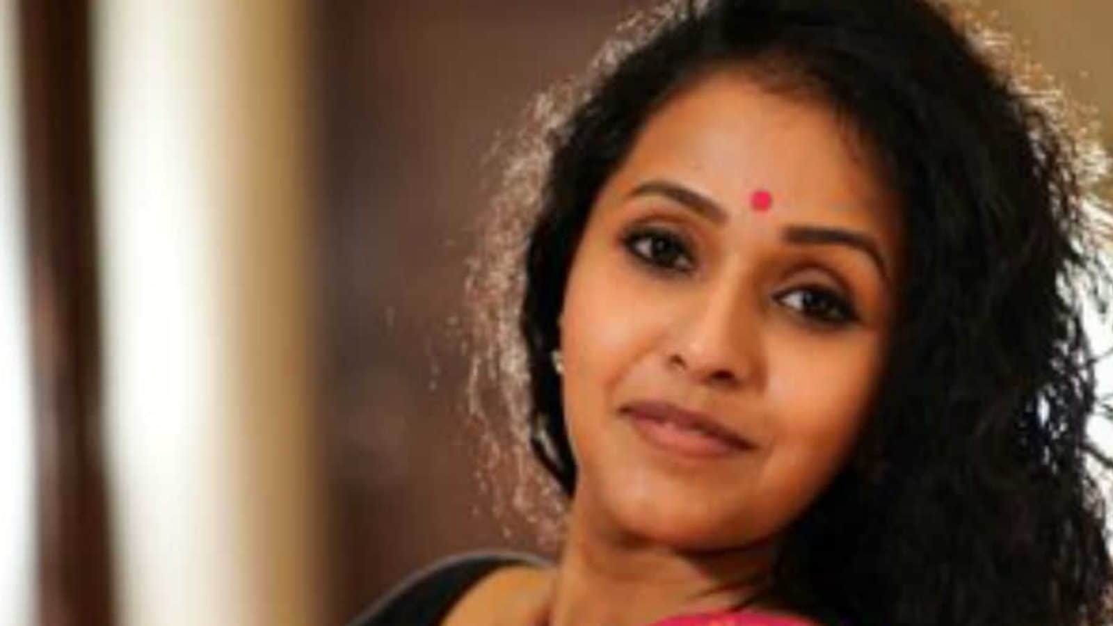 Singer Smitha Shocking Comments On Bigg Boss | బిగ్ బాస్ షోపై సింగర్ ...