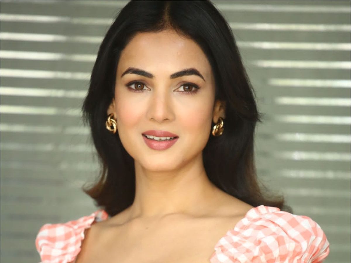 Sonal Chauhan: నాగార్జున ‘ది ఘోస్ట్’ మూవీపై ఆశలు పెట్టుకున్న సోనాల్ ...