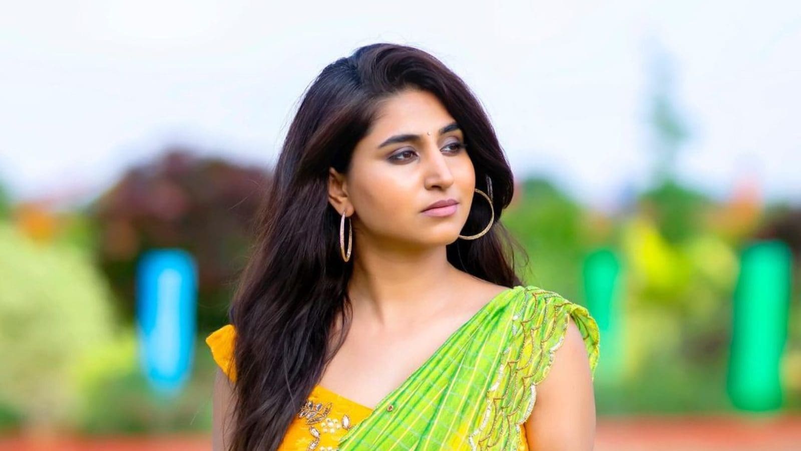 Anchor Varshini : అదిరే ఒంపు సొంపులతో కేక పెట్టిస్తోన్న యాంకర్ వర్షిణీ ...