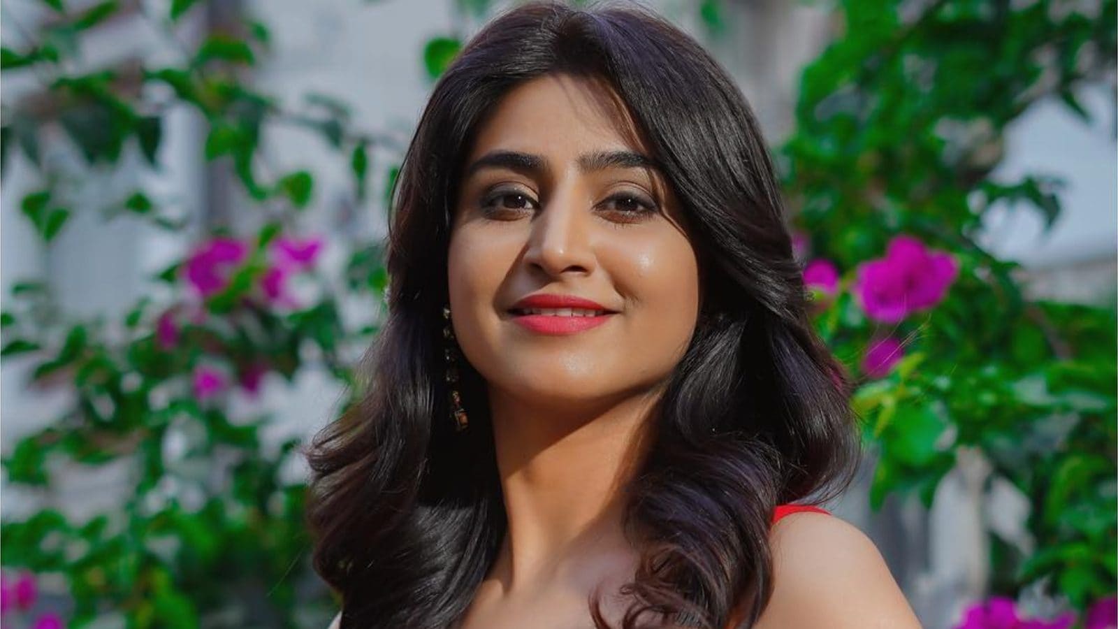 Anchor Varshini : రెడ్ టాప్‌లో కనుల విందు చేసిన హాట్ యాంకర్ వర్షిణీ.. పిక్స్ వైరల్.. Anchor ...