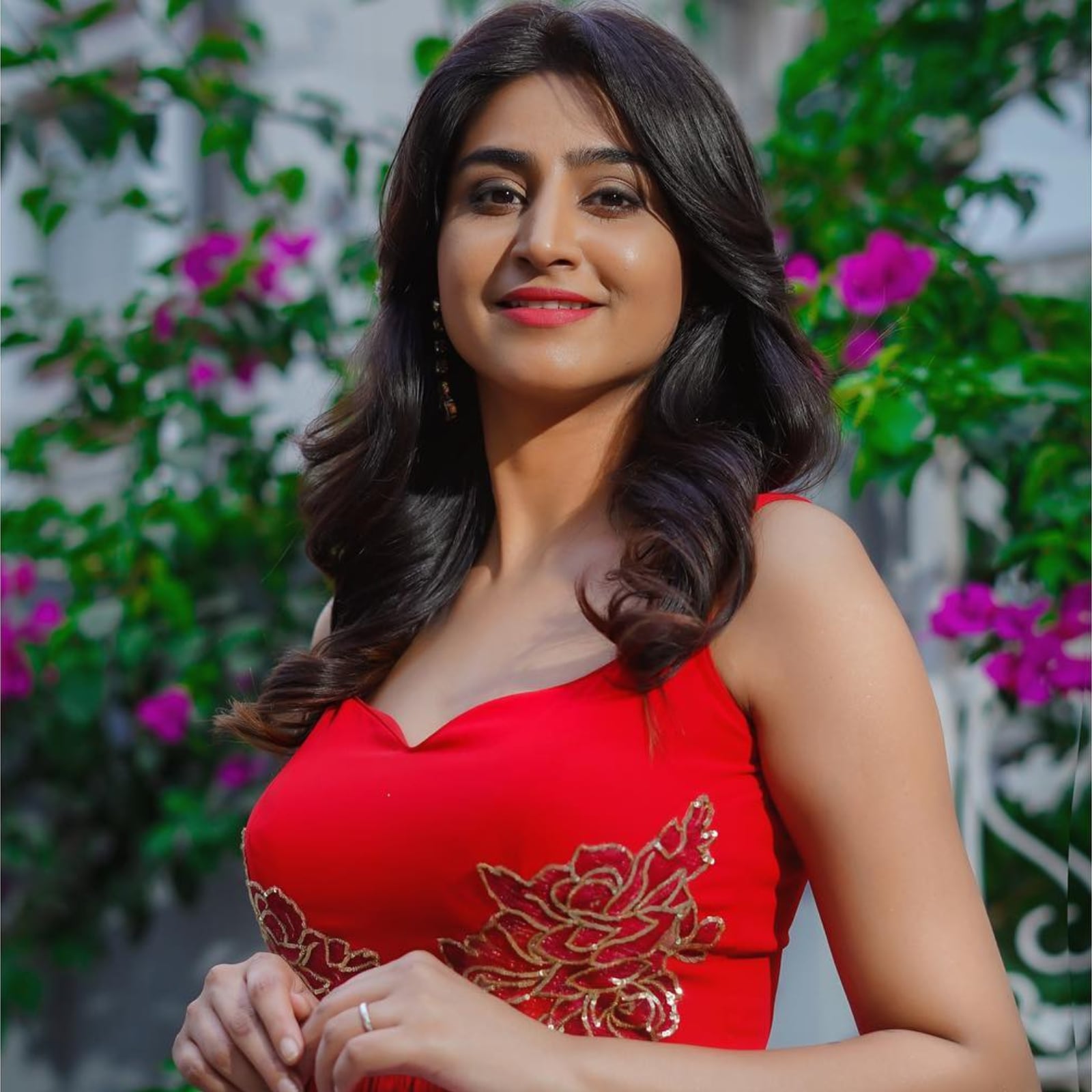 రెడ్ టాప్‌లో కనుల విందు చేసిన హాట్ యాంకర్ వర్షిణీ.. పిక్స్ వైరల్.. – News18 తెలుగు