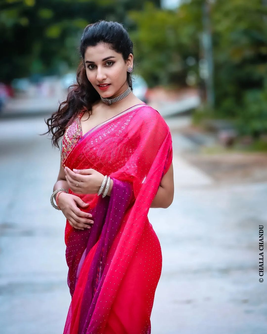 ఎర్ర చీరలో పరువాలు ఒలకబోసిన యాంకర్ విష్ణుప్రియ.. పిక్స్ వైరల్.. – News18 తెలుగు