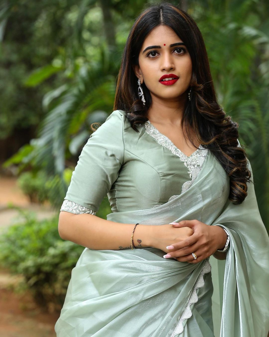 చీరలో యాంకర్ స్రవంతి రచ్చ.. వైరల్ అవుతోన్న లేటెస్ట్ పిక్స్.. – News18 ...