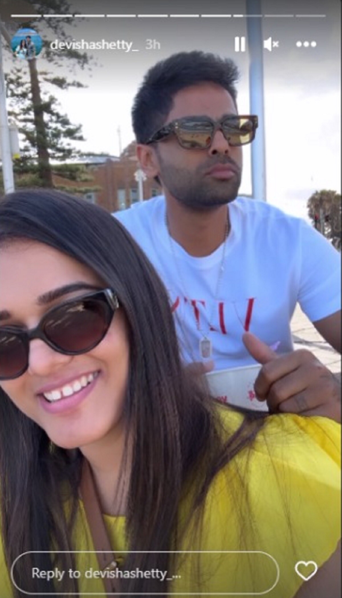 అటు ధనశ్రీ.. ఇటు దేవీషా.. మధ్యలో సూర్యకుమార్ యాదవ్.. – News18 తెలుగు