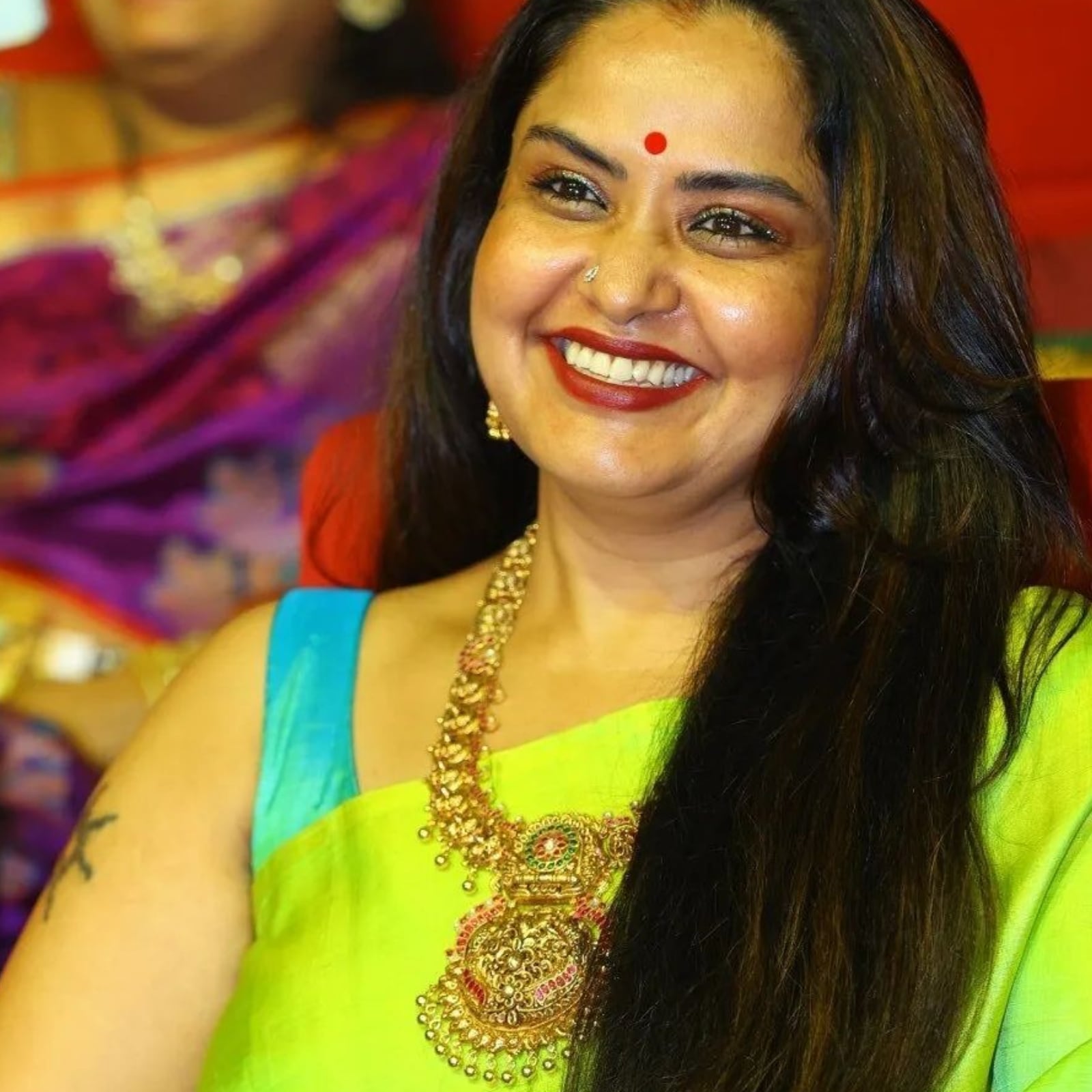 Pragathi: డోలు మీద కూర్చొని ప్రగతి డాన్స్.. బరువు మోయలేకపోతున్నాడన్న నెటిజన్..! – News18 తెలుగు