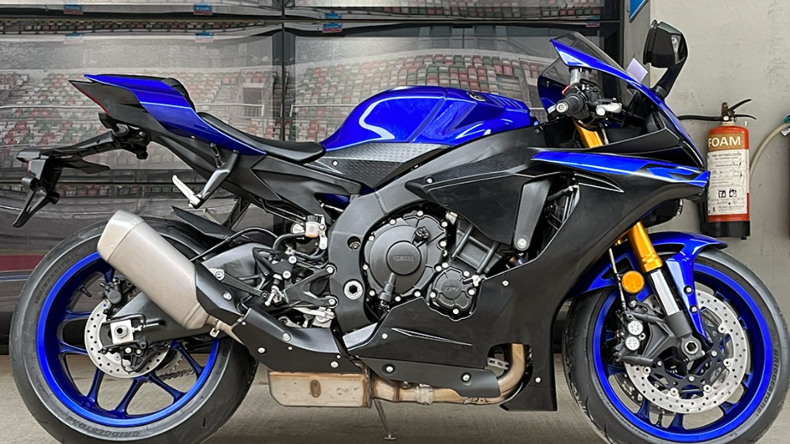 వచ్చే ఏడాది మార్కెట్‌లోకి యమహా YZF R1 లగ్జరీ బైక్‌ | Yamaha YZF R1 ...