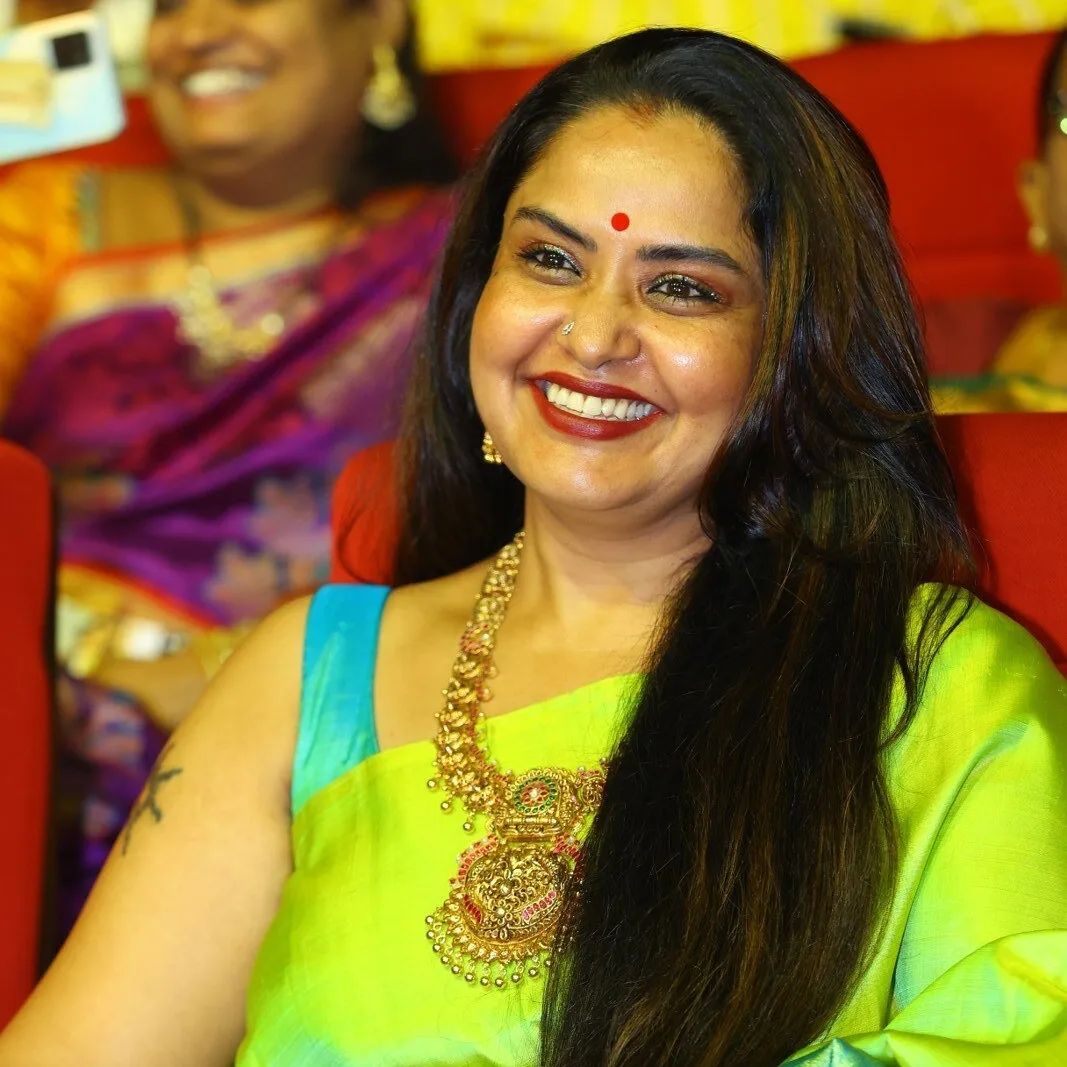 Pragathi: ప్రగతి చేతిలో డ్రింక్ గ్లాస్.. లైఫ్‌లో దేన్నీ వదులుకోవద్దంటూ ...