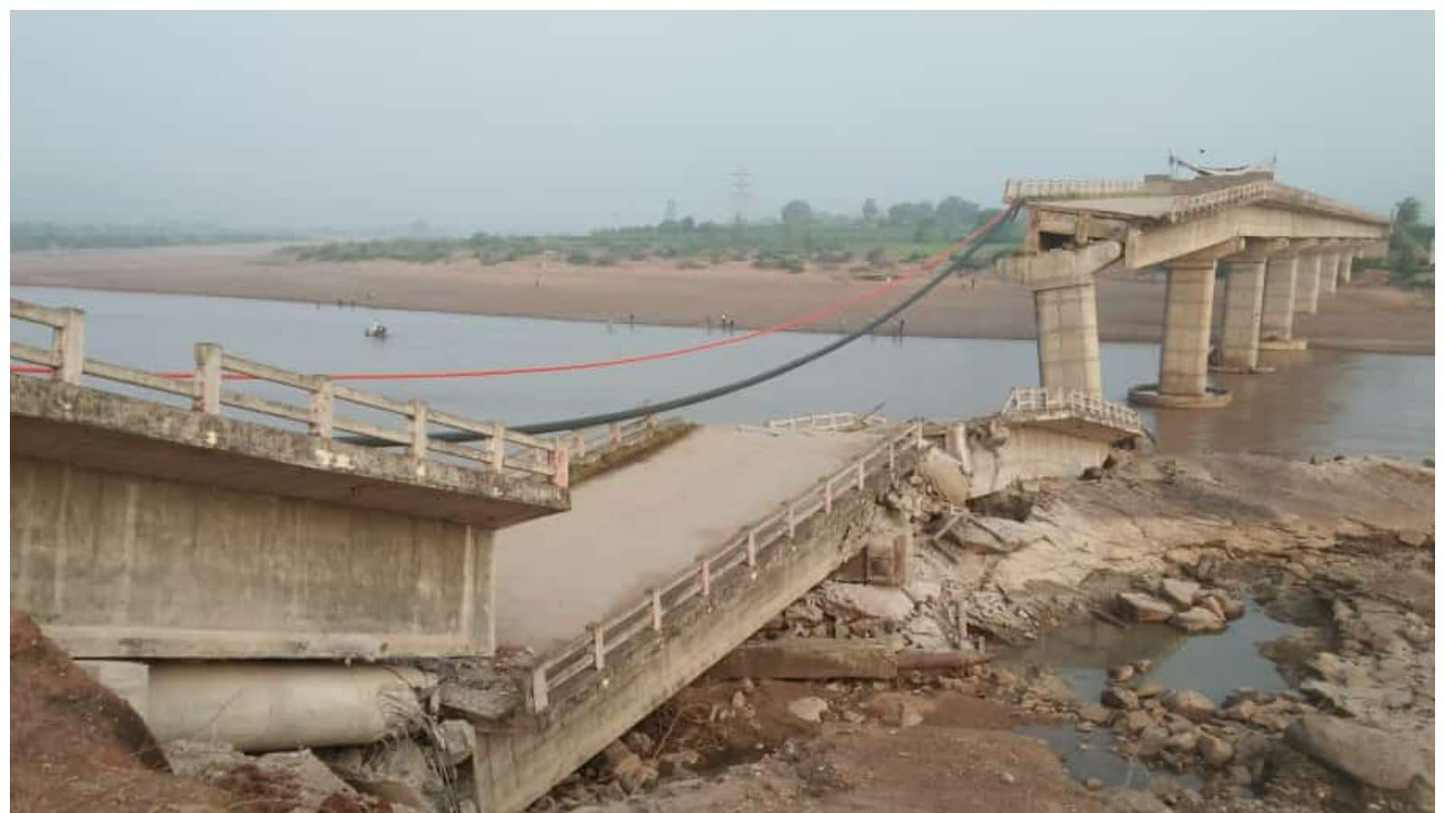 Asifabad: భారీ వర్షాలకు కుప్పకూలిన అందవెల్లి వంతెన.. తప్పిన పెను ...