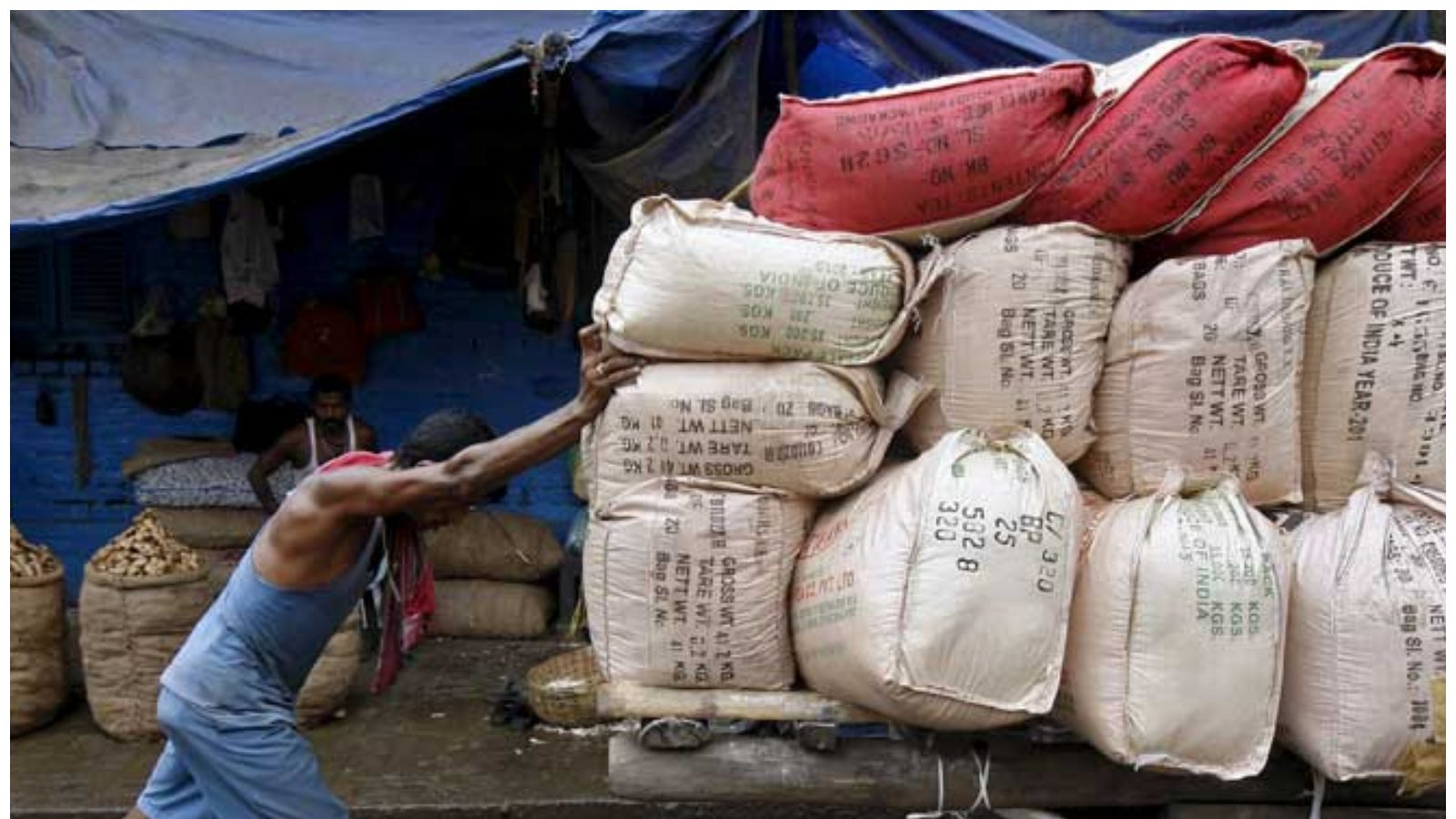 Medak: హమాలీ పోస్టుకు రూ.60 లక్షలు.. ఎందుకింత డిమాండ్? వారికి ఎంత జీతం ...