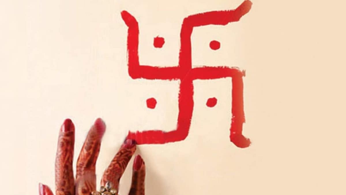 Deepavali 2022 swastika: స్వస్తిక్ దురదృష్టం నుండి రక్షిస్తుంది ...