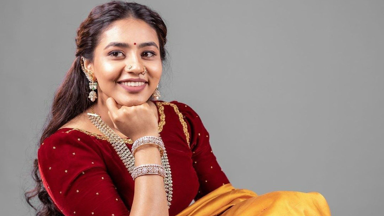 Sapthami Gowda: పసుపు చీరలో పైట లేకుండా కాంతార హీరోయిన్..పిక్స్ వైరల్ ...