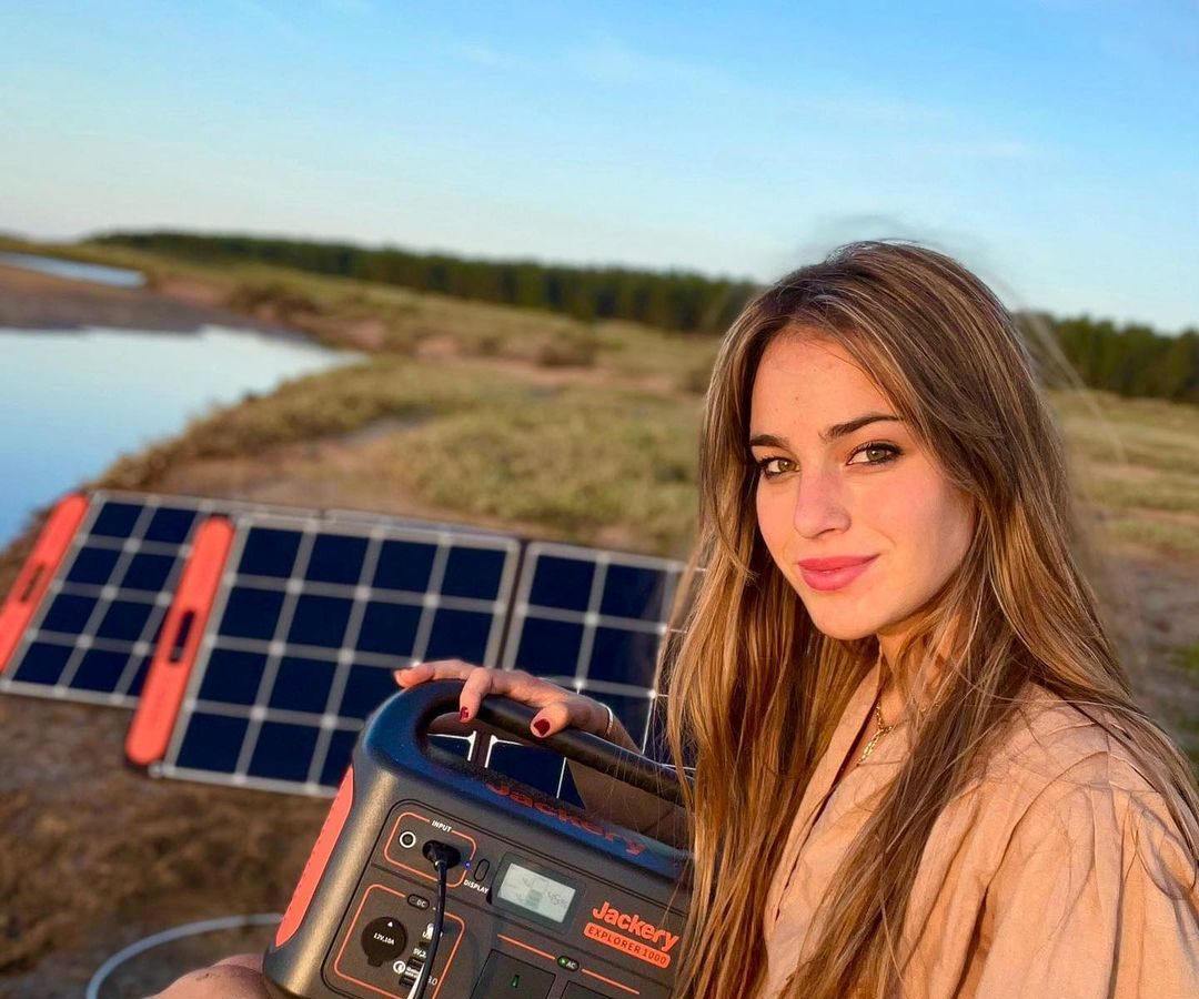 Van Life : రొటీన్ లైఫ్ నచ్చలేదట.. వ్యాన్‌లో జీవిస్తున్న 22 ఏళ్ల యువతి ...