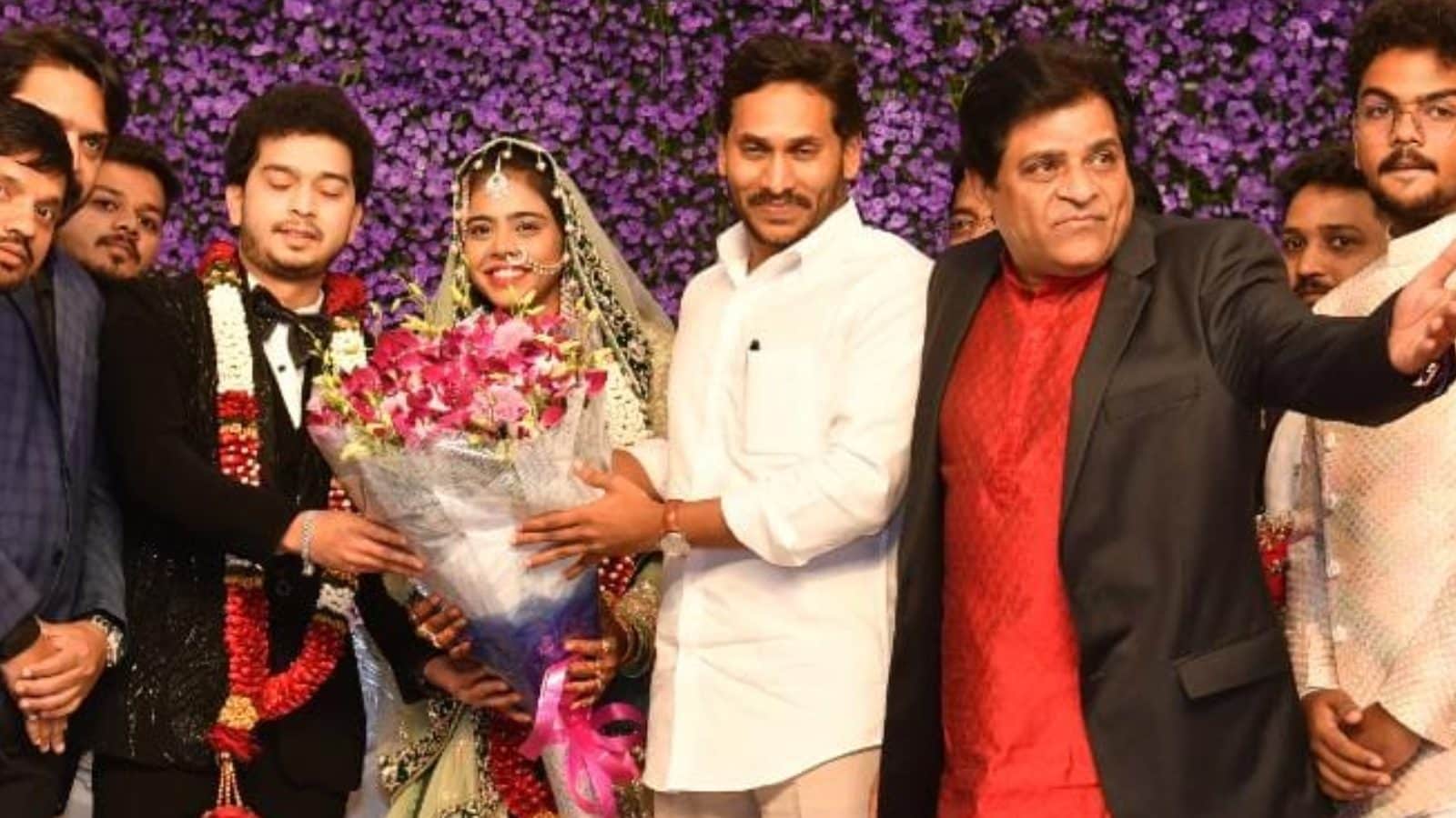 Ali Daughter Reception: ఆలీ కూతురు రిసెప్షన్‌కు జగన్మోహన్ రెడ్డి ...
