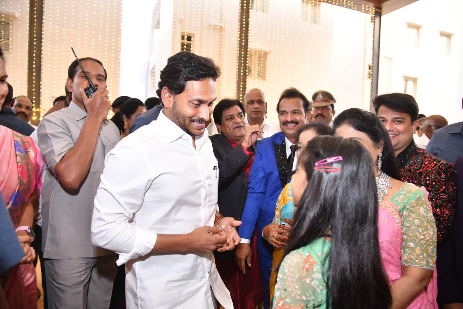 ఆలీ కూతురు రిసెప్షన్‌కు జగన్మోహన్ రెడ్డి.. కొత్త దంపతులను ఆశీర్వదించిన ...