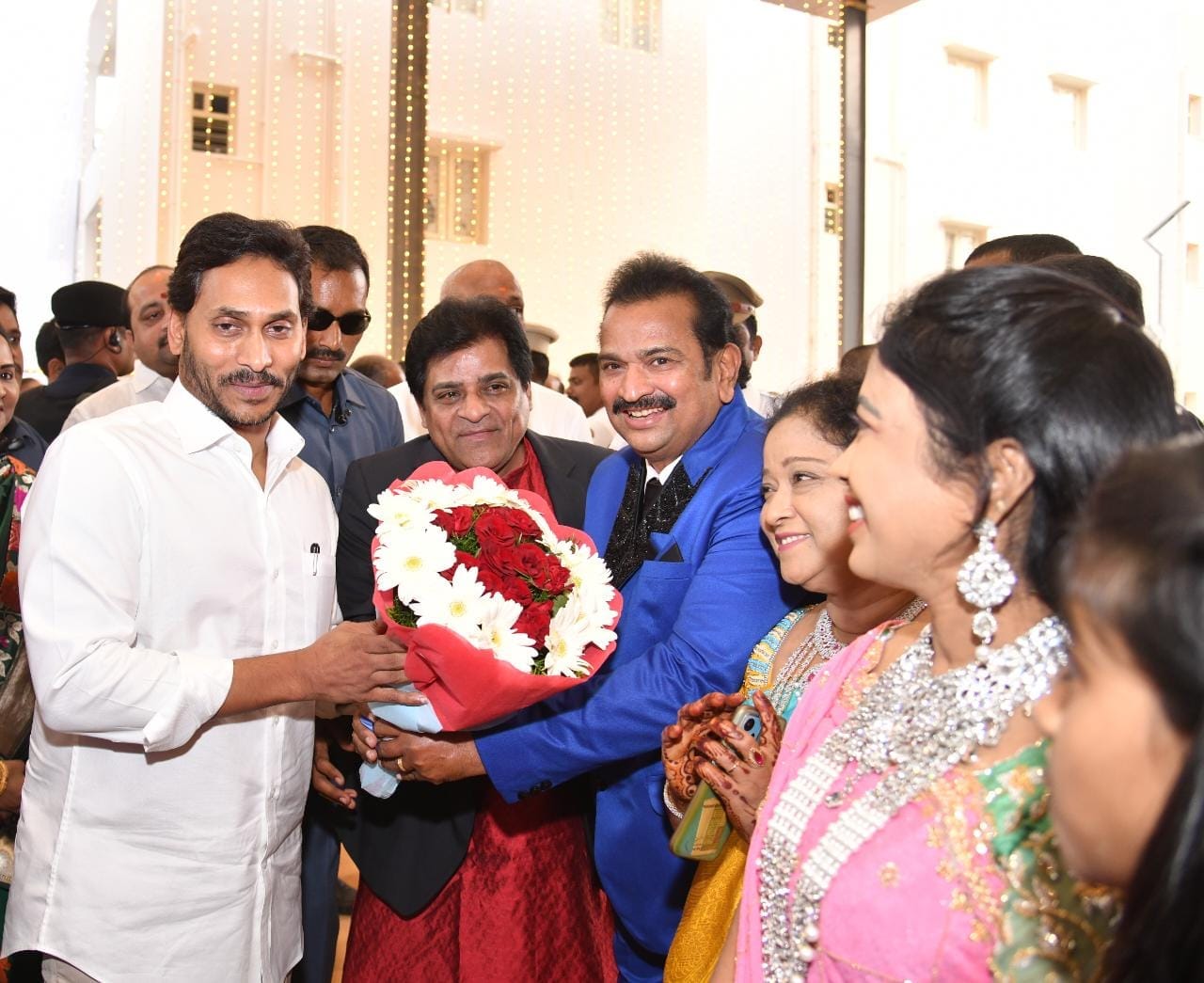 ఆలీ కూతురు రిసెప్షన్‌కు జగన్మోహన్ రెడ్డి.. కొత్త దంపతులను ఆశీర్వదించిన ...