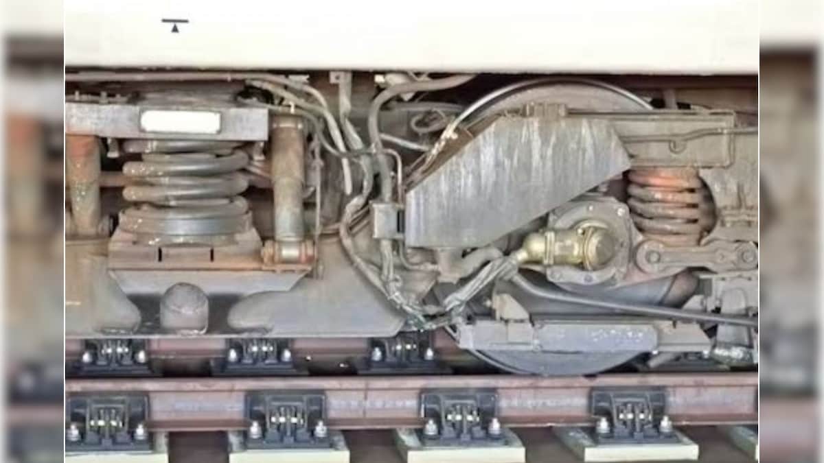 Railway Mechanism : వేగంగా వెళ్లేటప్పుడు రైలు చక్రాలు స్మూత్ ట్రాక్‌లపై ...