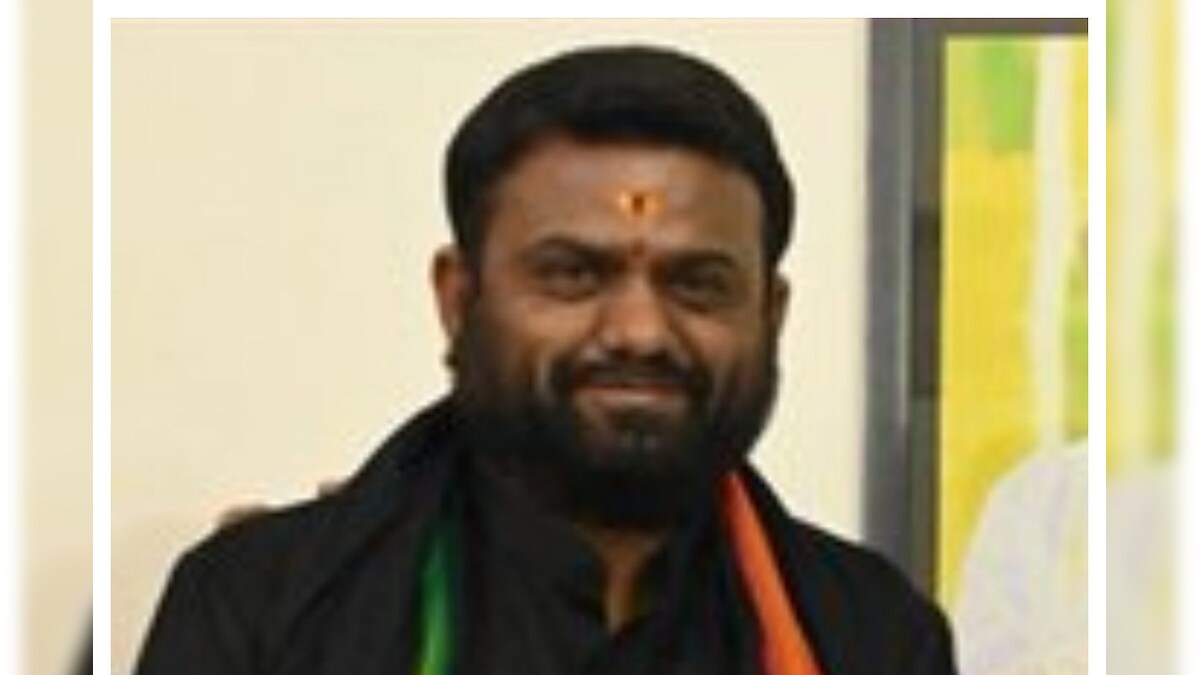 Pilot Rohith Reddy: ఈడీ విచారణకు హాజరైన ఎమ్మెల్యే పైలట్ రోహిత్ రెడ్డి ...