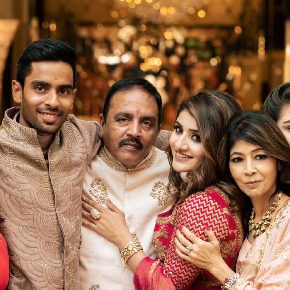 అతడే ఓనర్.. అతడే ప్లేయర్.. తన పేరుతో నిర్మించిన స్టేడియంలో అభిమన్యుడి ...