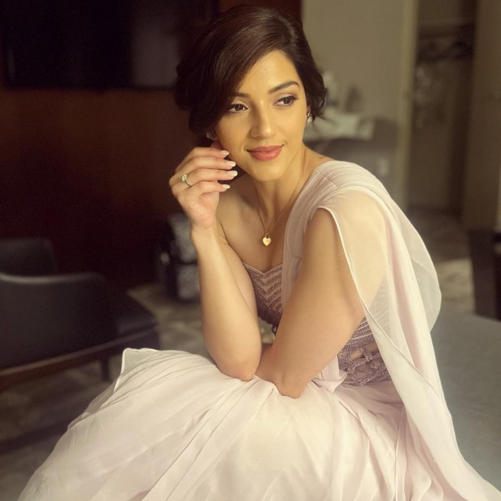 Mehreen Kaur: పలచటి డ్రెస్‌లో మెహ్రీన్ కౌర్ సోయగాల విందు.. లేటెస్ట్ ...