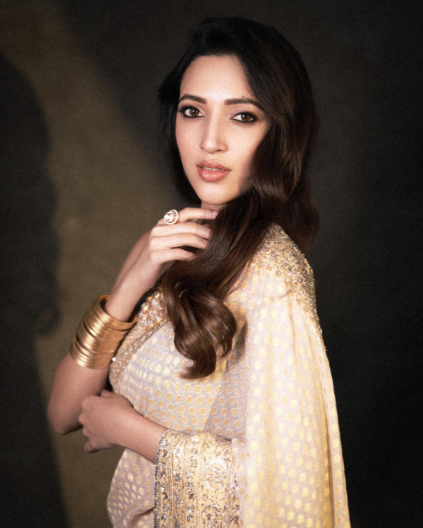 Neha Shetty: క్యూట్ లుక్స్‌తో ఫిదా చేస్తోన్న డీజే టిల్లు భామ నేహా ...