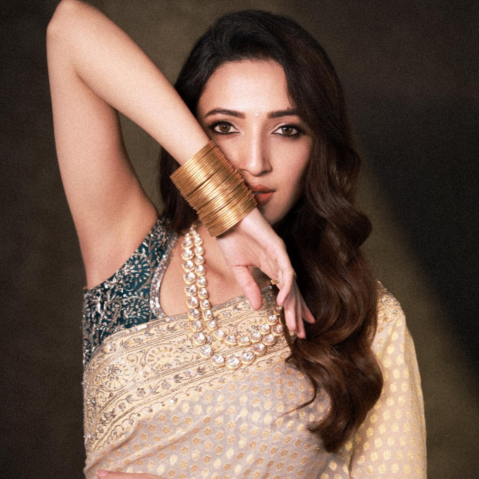 Neha Shetty: క్యూట్ లుక్స్‌తో ఫిదా చేస్తోన్న డీజే టిల్లు భామ నేహా ...