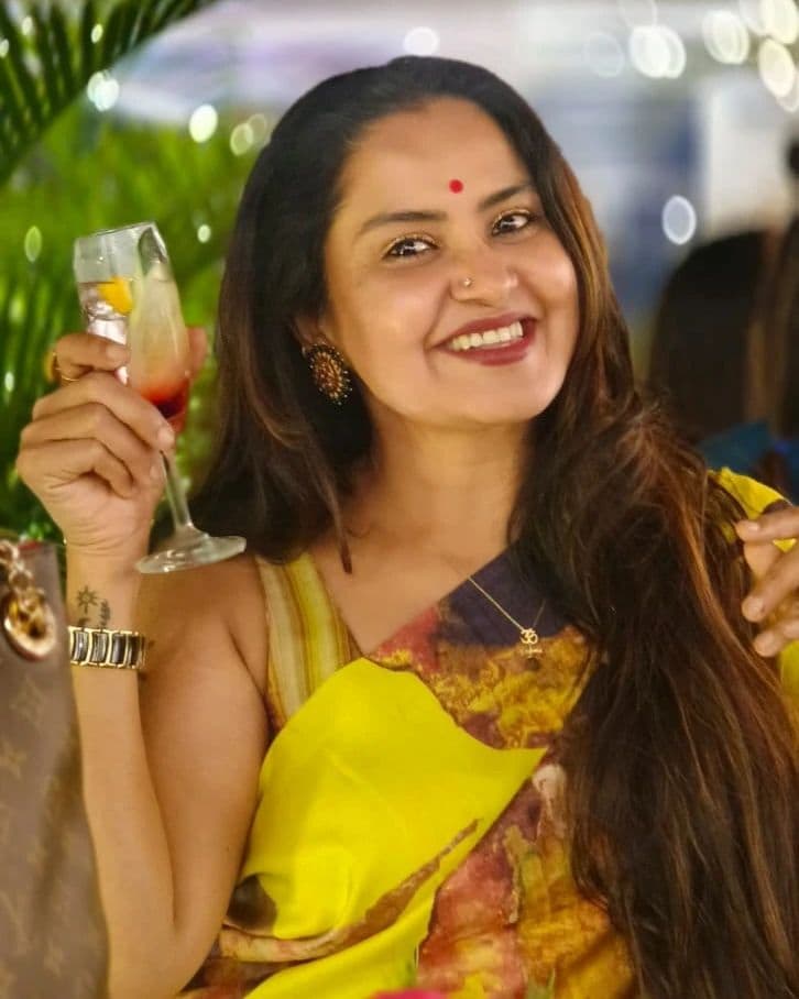 Pragathi: ప్రగతి చేతిలో డ్రింక్ గ్లాస్.. లైఫ్‌లో దేన్నీ వదులుకోవద్దంటూ ...