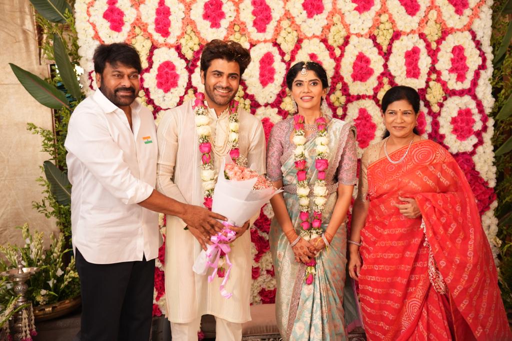 ఘనంగా శర్వానంద్ నిశ్చితార్ధం.. హాజరైన చిరంజీవి దంపతులు.. పిక్స్ వైరల్ ...