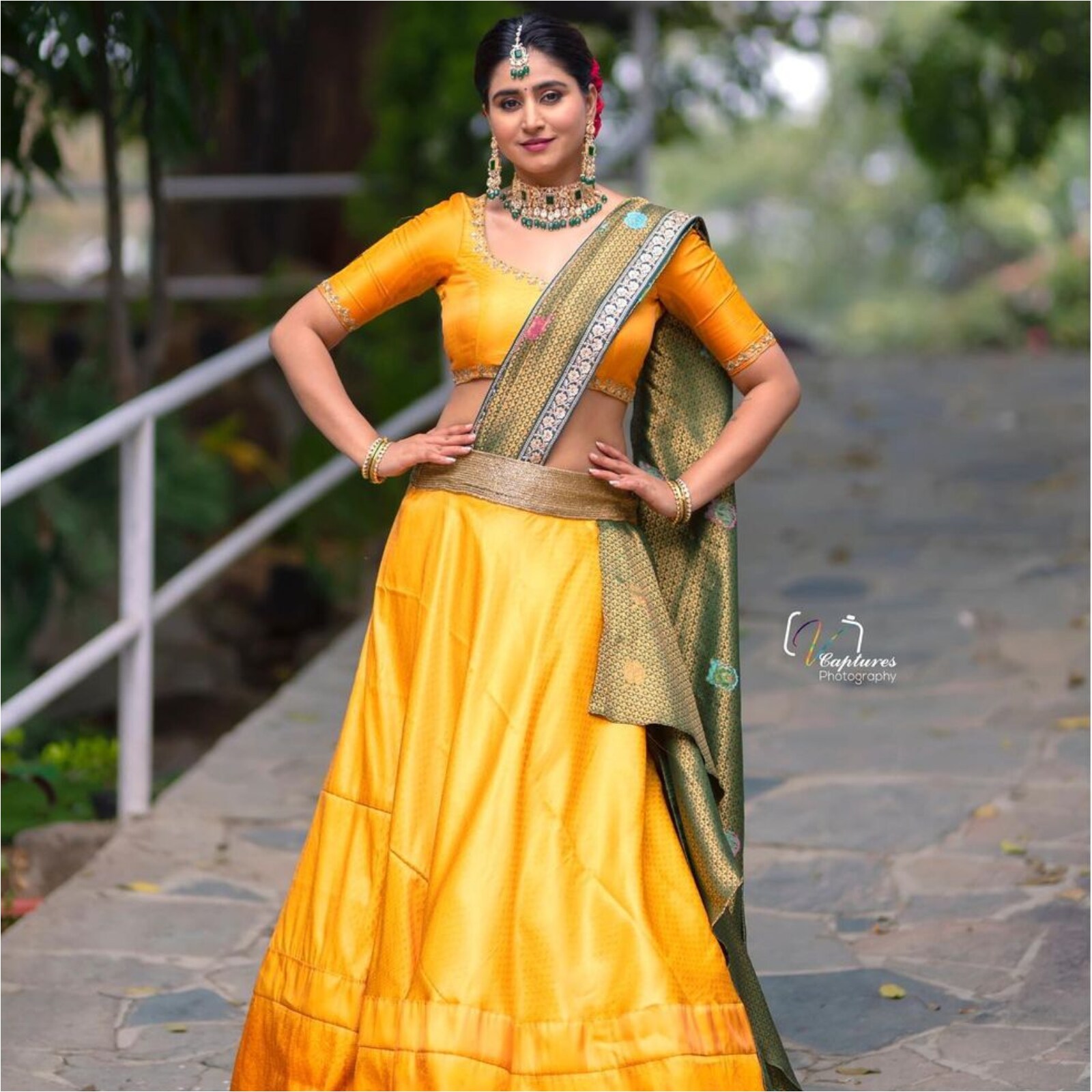 లంగా ఓణీలో సోకుల విందు చేసిన యాంకర్ వర్షిణి పెళ్లి.. వైరల్ అవుతోన్న ...