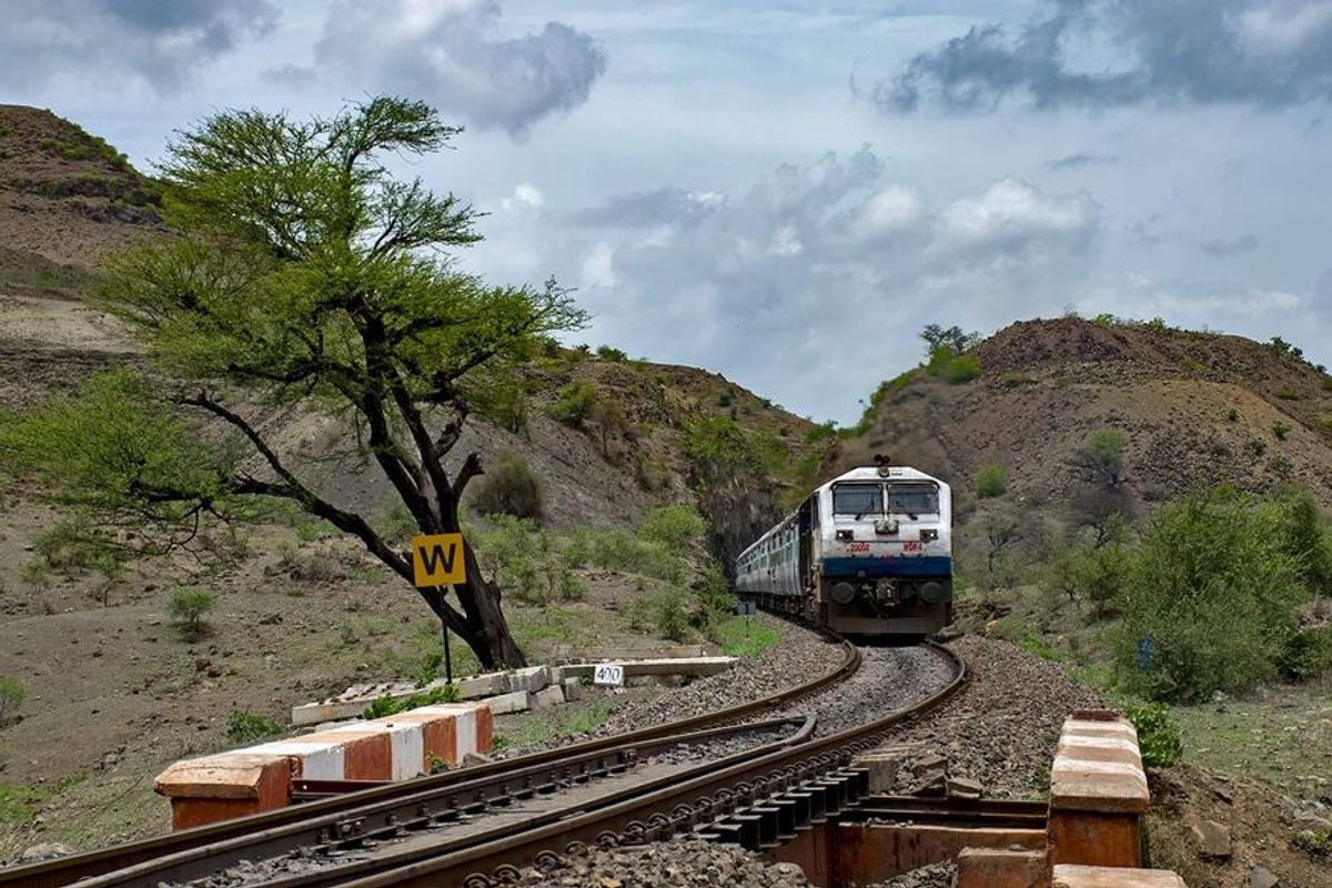 Upper Berth Rules: రైలులో అప్పర్ బెర్త్ సెలెక్ట్ చేసేముందు ఈ రూల్స్ ...