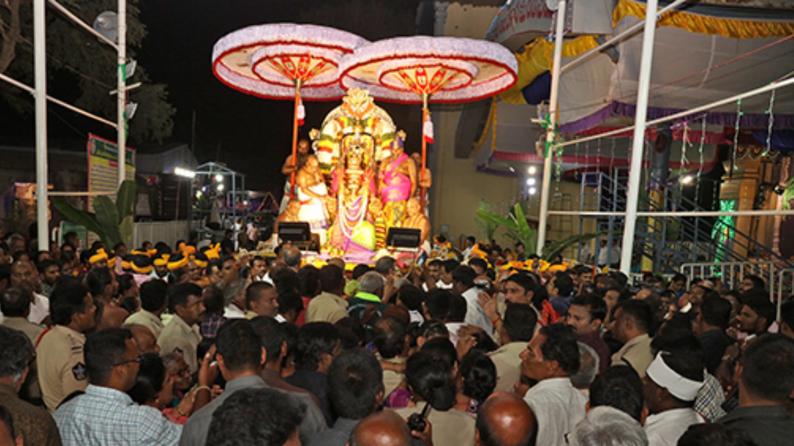 GARUDA SEVA: వైభవంగా శ్రీ కల్యాణ వేంకటేశ్వరస్వామి గరుడసేవ.. శ్రీవారి ...