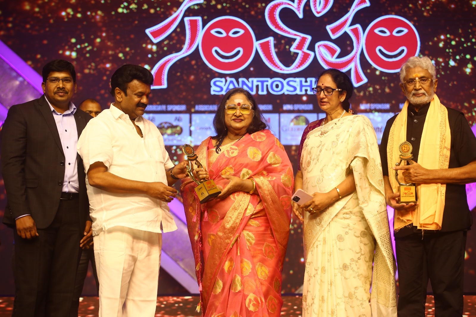 Santosham Awards: టాలీవుడ్ చరిత్రలోనే మొట్ట మొదటిసారిగా ఓటీటీలో సంతోషం ...